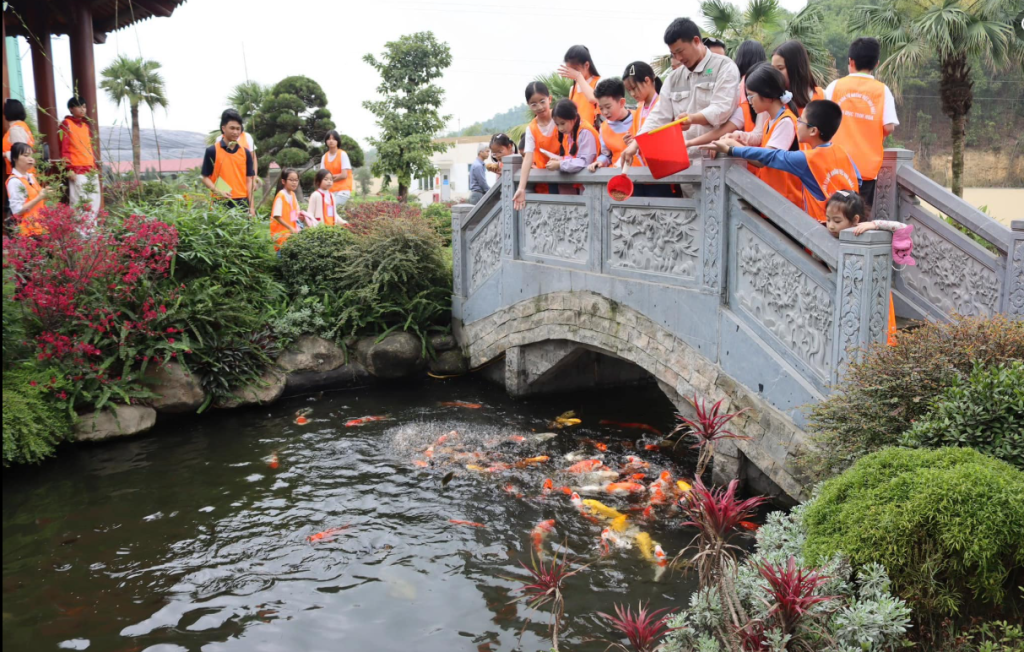 Học sinh các lớp Quản trị Tinh Hoa trải nghiệm học tập chuỗi giá trị tại Nhà máy điện rác Sóc ...